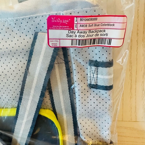 thirty-one | Bags | Thirtyone Day Away Backpack In Soft Blue Colorblock ...